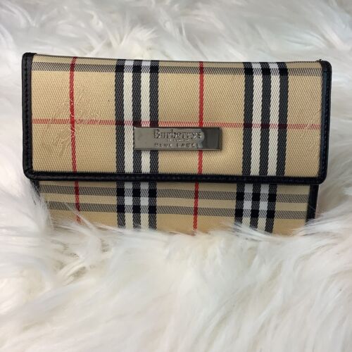 BURBERRYS of London Blue Label Haymarket Tri-fold Short BURBERRYS of London Blue Label Haymarket Tri-fold Short