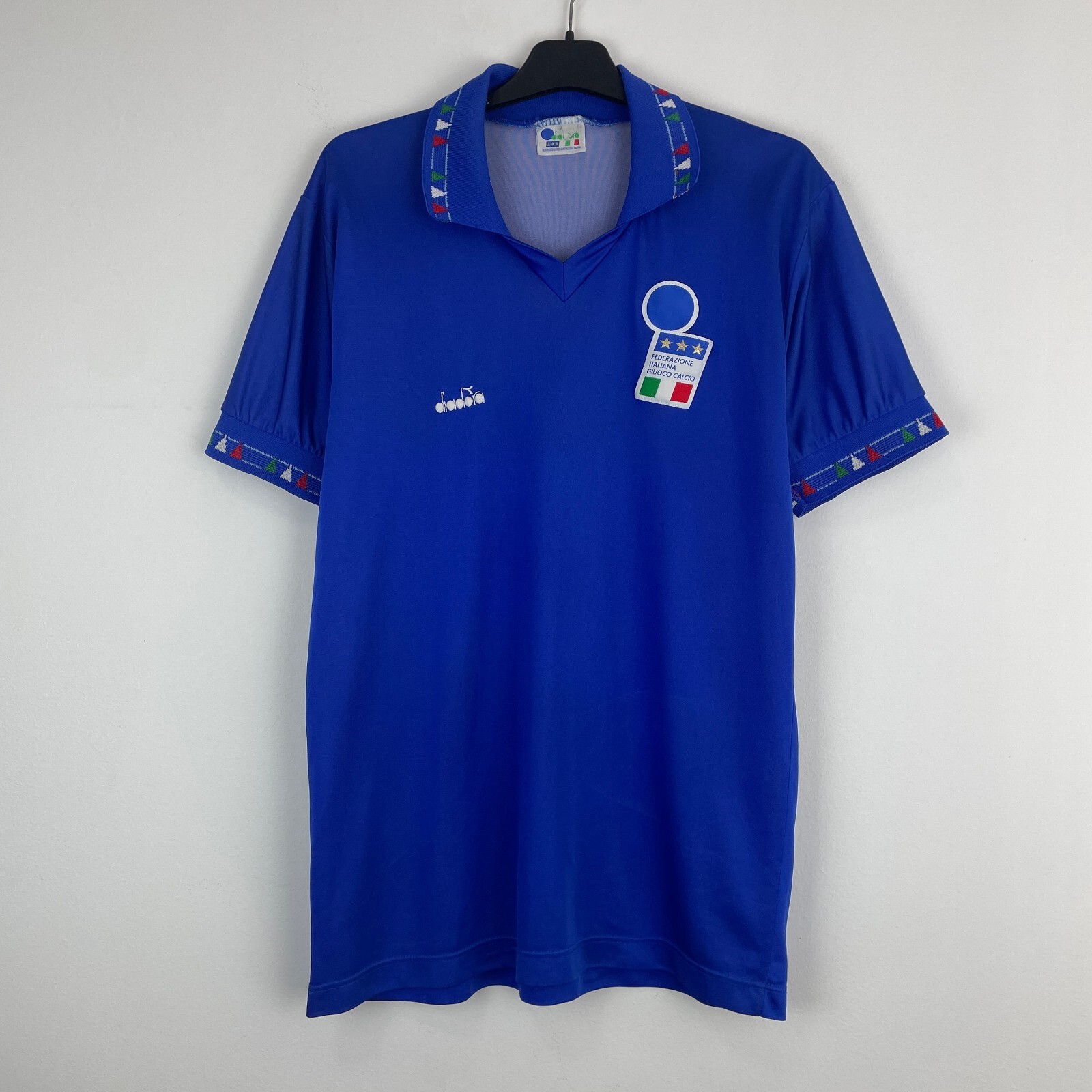 Italy 1992-1993 Vintage Home Football Shirt Soccer Jersey Italy 1992-1993 Vintage Home Football Shirt Soccer Jersey