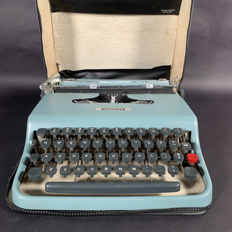 1950 Olivetti Lettera 22 on the Typewriter Database