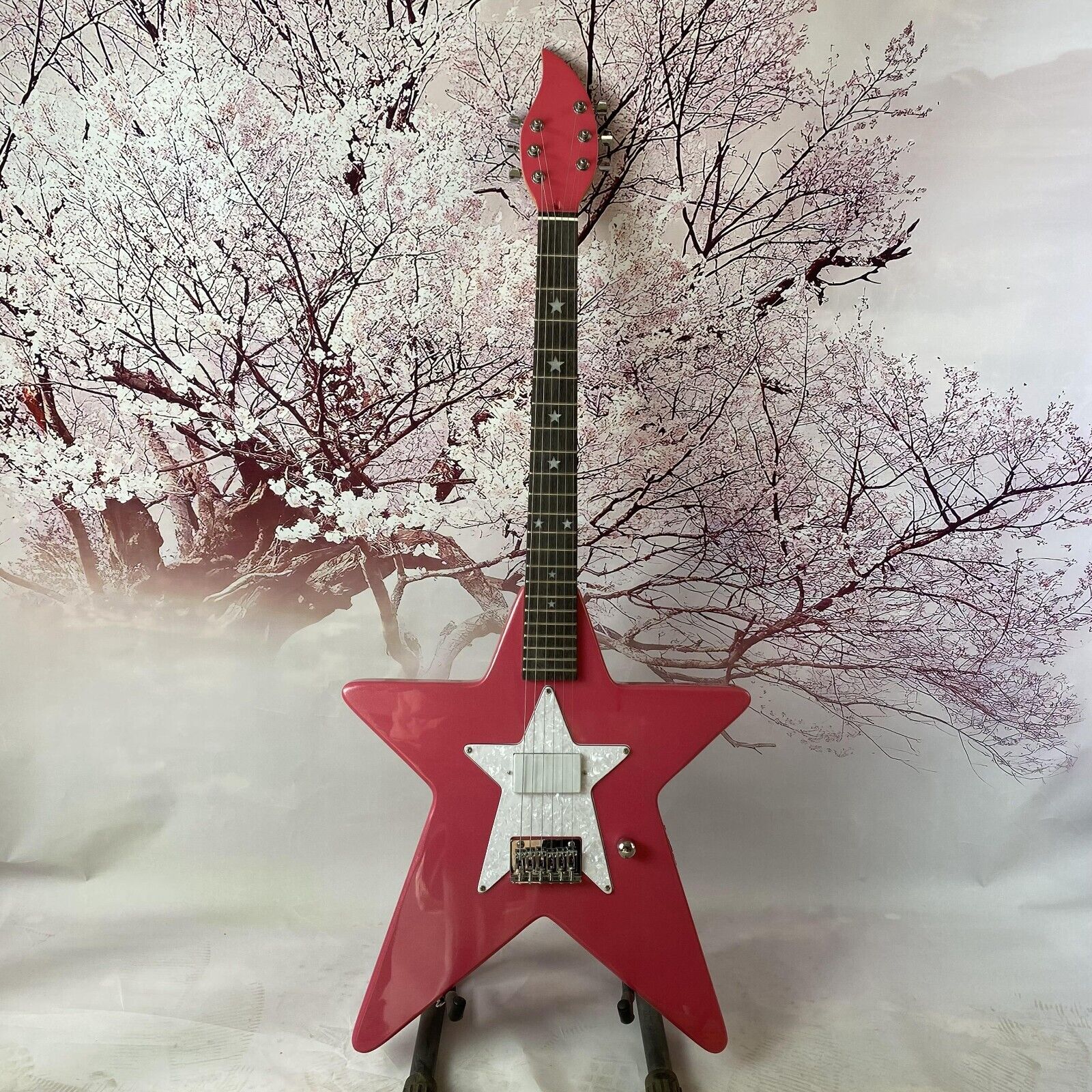 Daisy Rock Debutante Star pink Electric Guitar Maple Daisy Rock Debutante Star pink Electric Guitar Maple