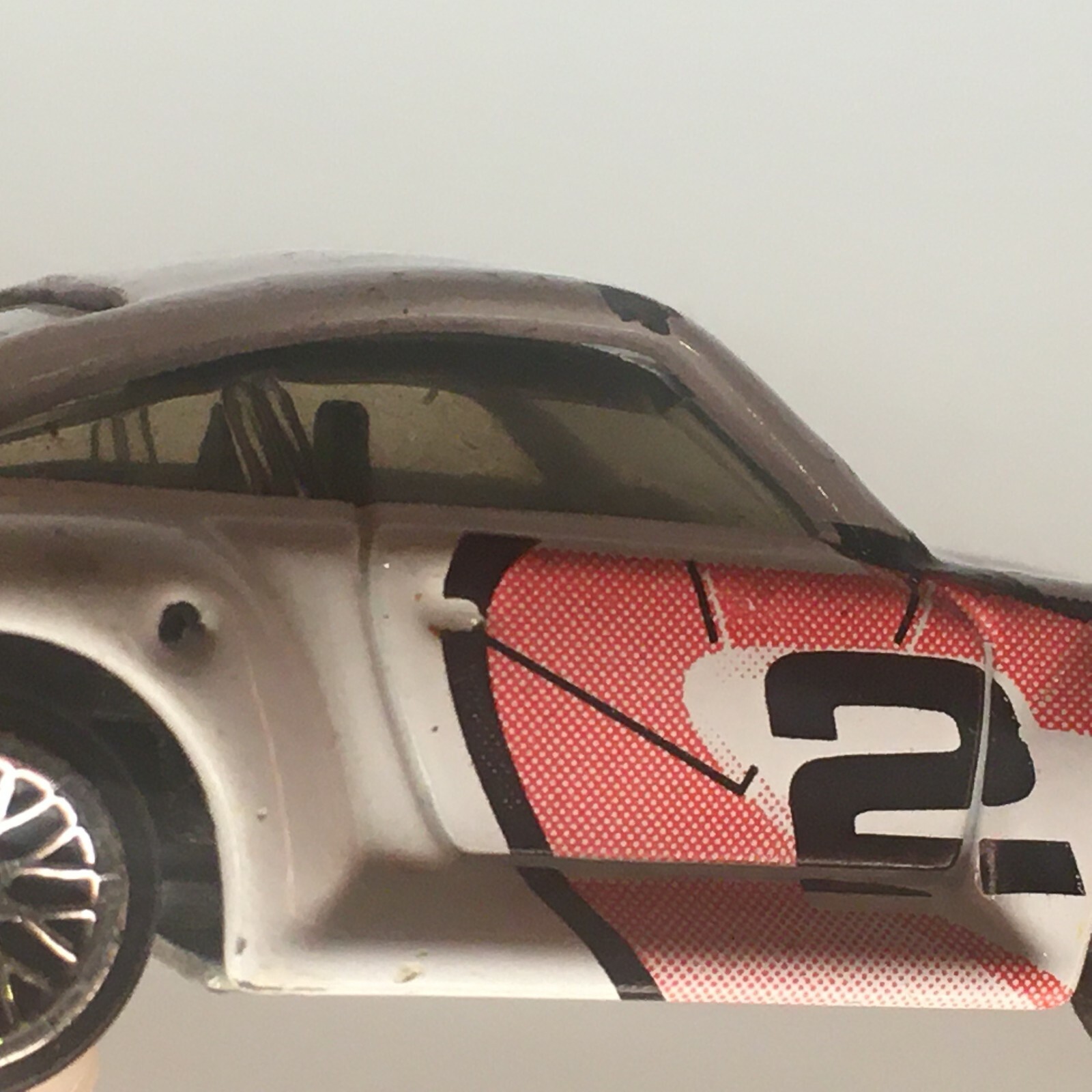 Hot Wheels Porsche 959 Hi Bank Racing Toy Car No. 2 White Hot Wheels Porsche 959 Hi Bank Racing Toy Car No. 2 White