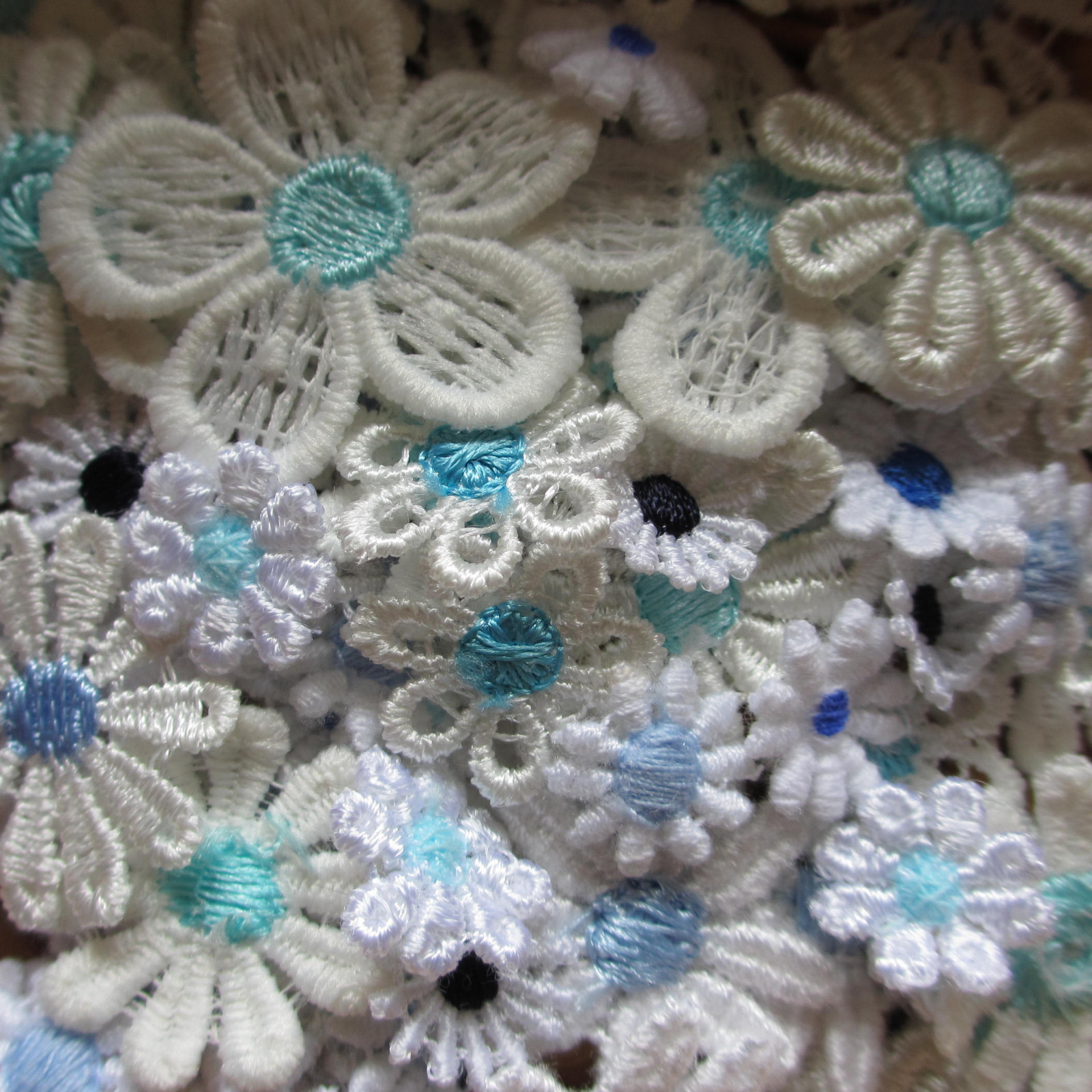 30/50/100 Packs Guipure Lace Daisy Motifs Sew On Flower Appliques | eBay