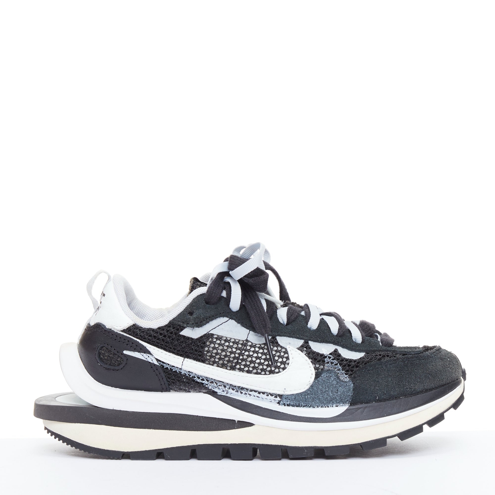 NIKE SACAI VaporWaffle black white mesh laced up sneakers NIKE SACAI VaporWaffle black white mesh laced up sneakers
