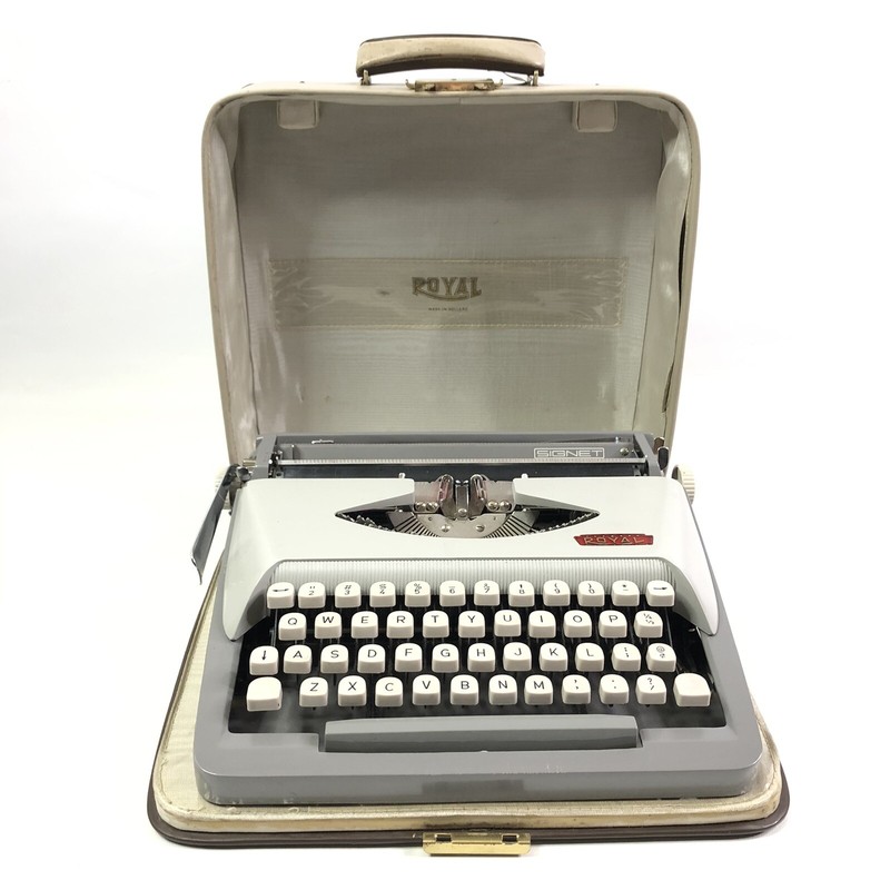 Royal typewriter photos of Royal Signet by year then serial number by date
