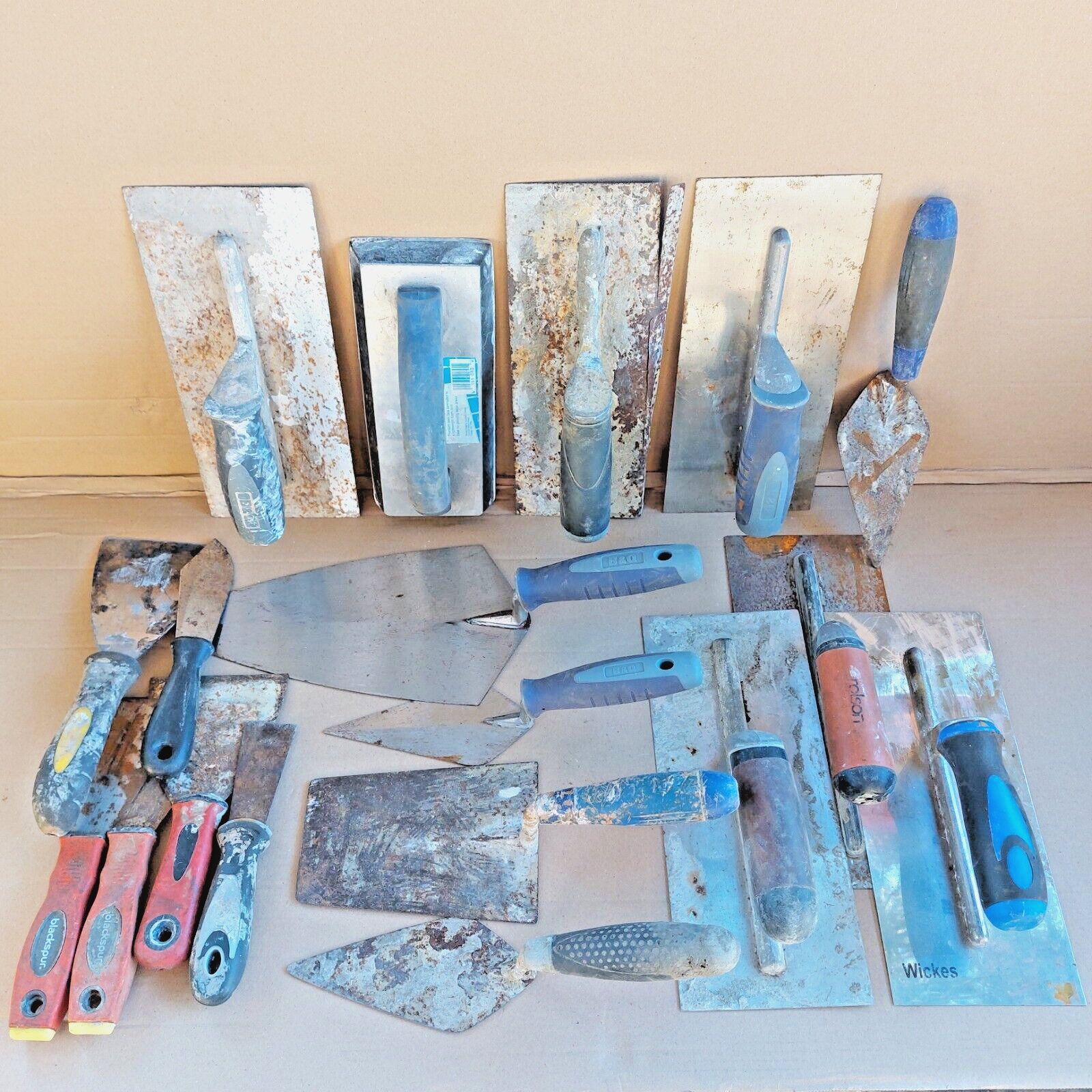 Job Lot 18 x Trowels Scrapers Floats inc Wickes B Q