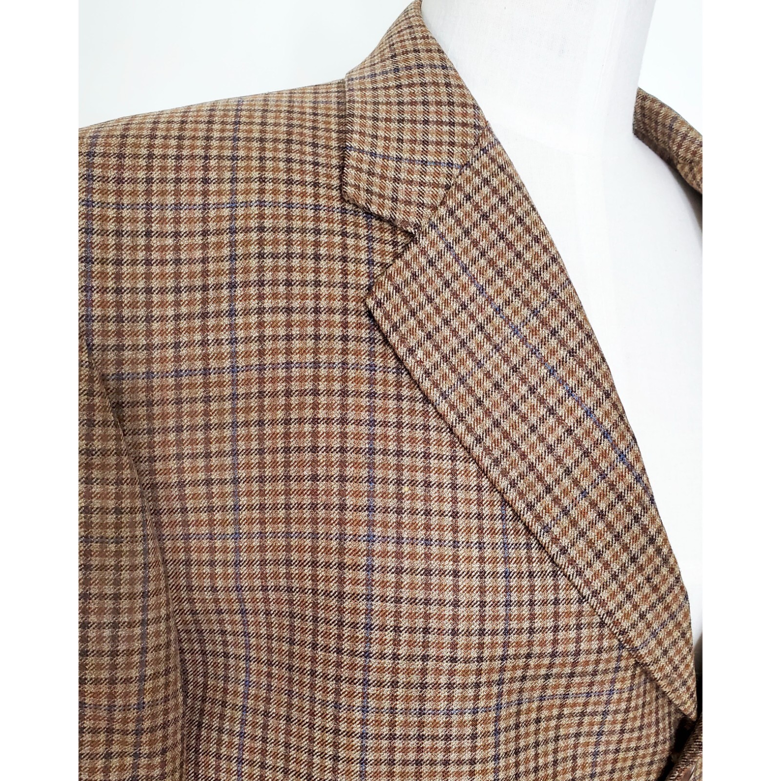 Burberry Kensington Multi-Check Pattern 3-Button Blazer. 42S Burberry Kensington Multi-Check Pattern 3-Button Blazer. 42S