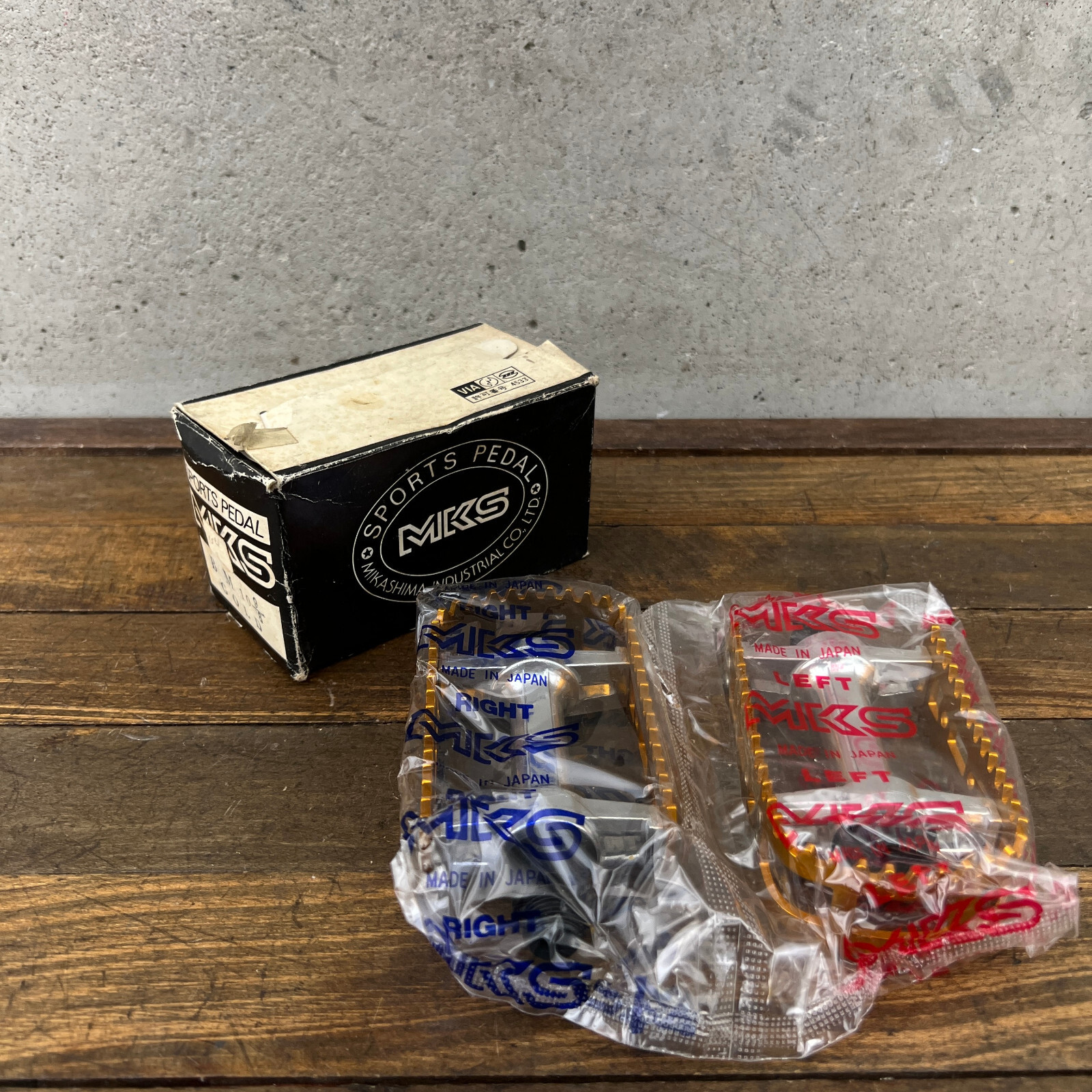 MKS Foot Jaws BMX Pedals Gold 9/16 NOS BM-10 Old School BMX MKS Foot Jaws BMX Pedals Gold 9/16 NOS BM-10 Old School BMX