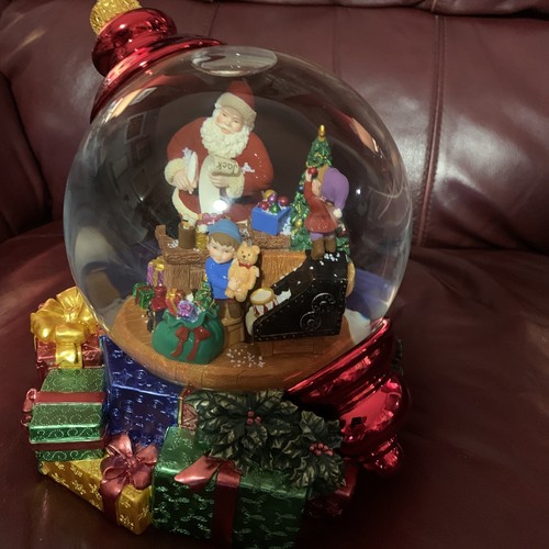 Santa Snow Globe L.E.D with Snow Blower