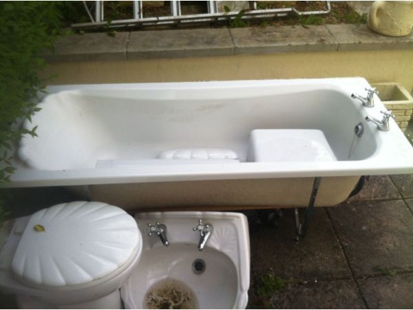 SHELL SHAPE BATHROOM SUITE | in St Annes, Bristol | Gumtree