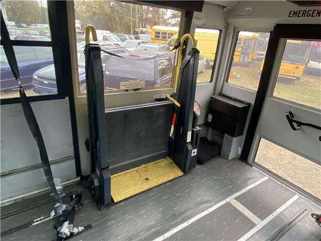 2009 Freightliner Thomas C2- Handicap Lift - Rear A/c - Used ...