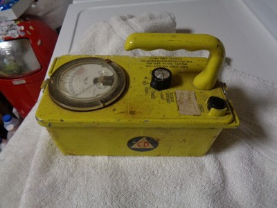 Radiation Detectors & Geigers - Vintage Geiger Counter