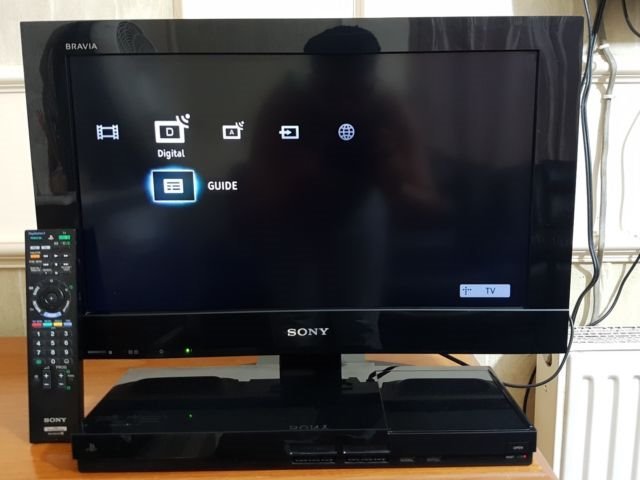 Sony Bravia KDL-22PX300, 720p HD Ready LCD Television with built in PS2 ...