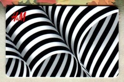 Kay Tse & Lynn Xiong Dai Ling Rockin' H&M - nitrolicious.com