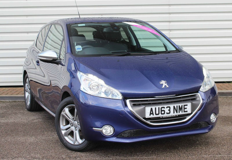Peugeot 208 1.2 Allure Petrol Manual 3 Door Hatch Dark Blue 2013 | in ...