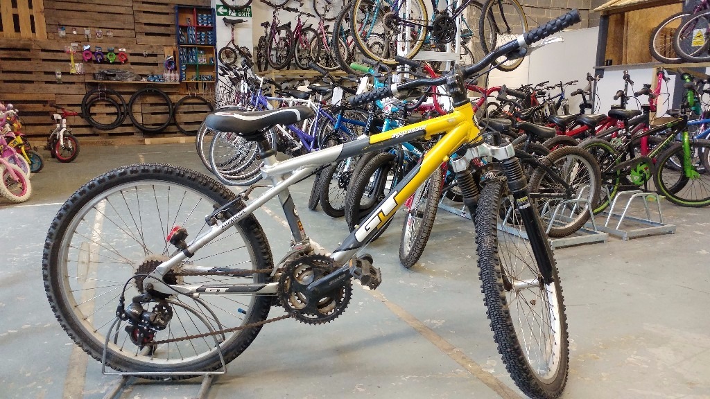 GT AGGRESSOR BIKE 24 INCH WHEELS FRONT SUSPENSION 21 SPEED YELLOW/GREY ...