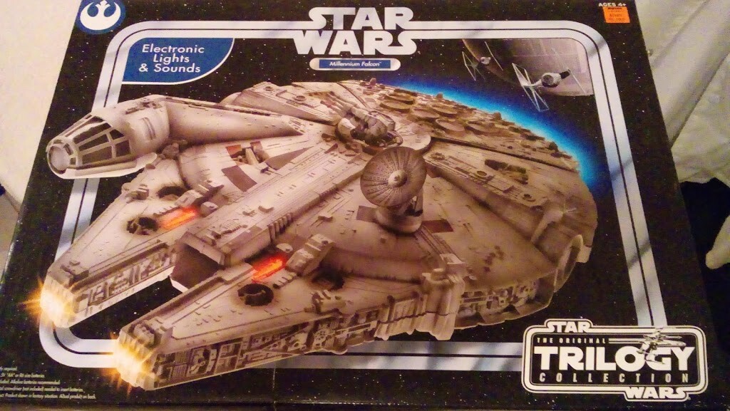 NEW Hasbro Star Wars Millennium Falcon with light & sound NEW Hasbro Star Wars Millennium Falcon with light & sound