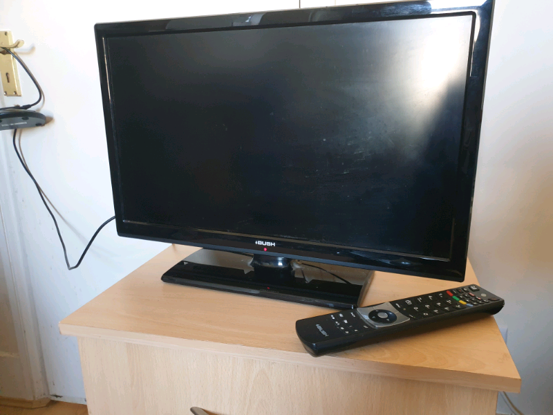BUSH 14 SMART TV COMPLETE WITH AERIAL AND REMOTE | in Turnpike Lane ...
