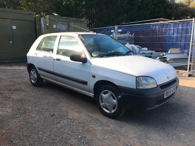 Renault Clio 1.2 RL R Reg good condition a piece of motoring history ...