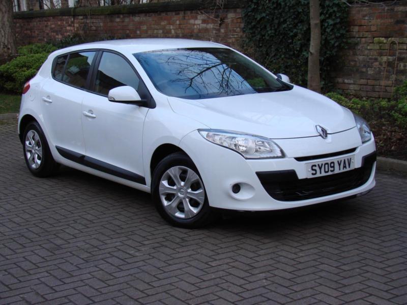FINANCE AVAILABLE!! WHITE 2009 RENAULT MEGANE EXPRESSION 1.6 VVT 5DR, 1 ...