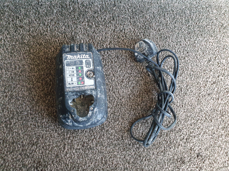 Makita,DC10WA,7.2v to 10.8v,2.4A to 1.6A,LI-ION battery charger can po ...