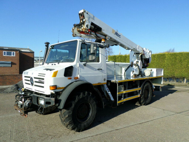 2010 MERCEDES-BENZ UNIMOG U4000, 4X4, ALTEC 46000V INSULATED CHERRY ...