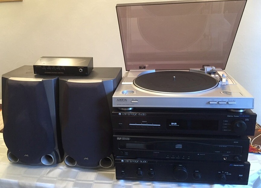 Stereo System; Turntable, CD Player, Amp and Speakers - Hi Fi Equipment