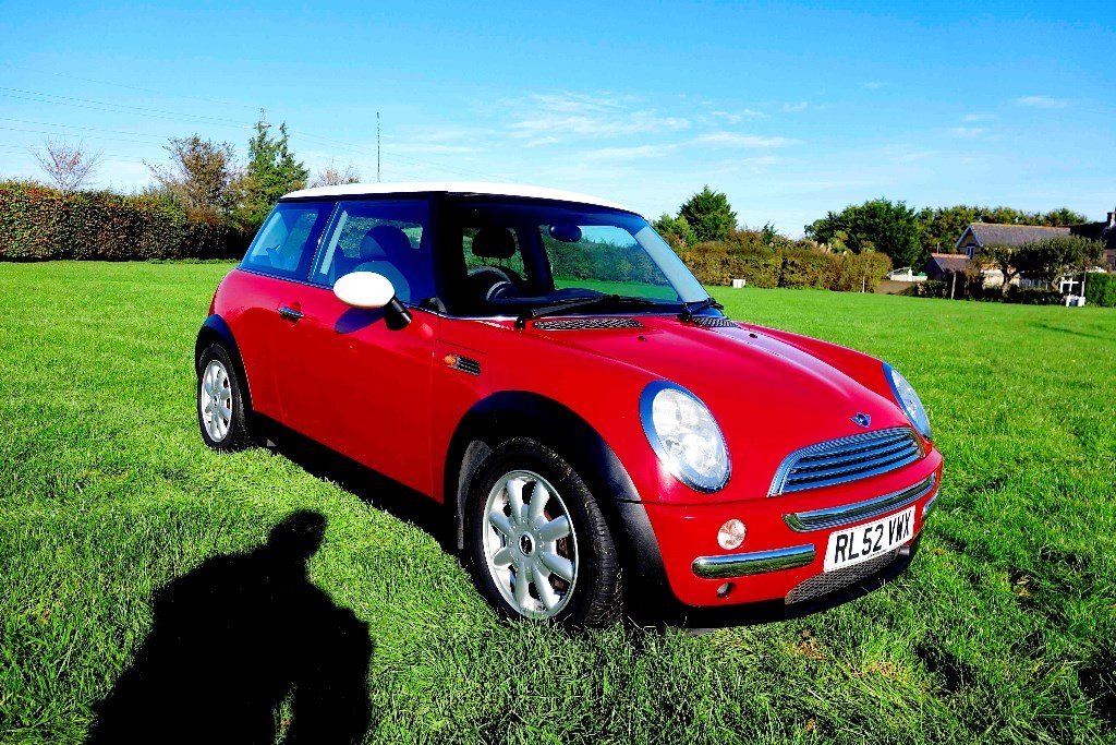 Mini Cooper in classic red with white roof, the best colours! | in West ...