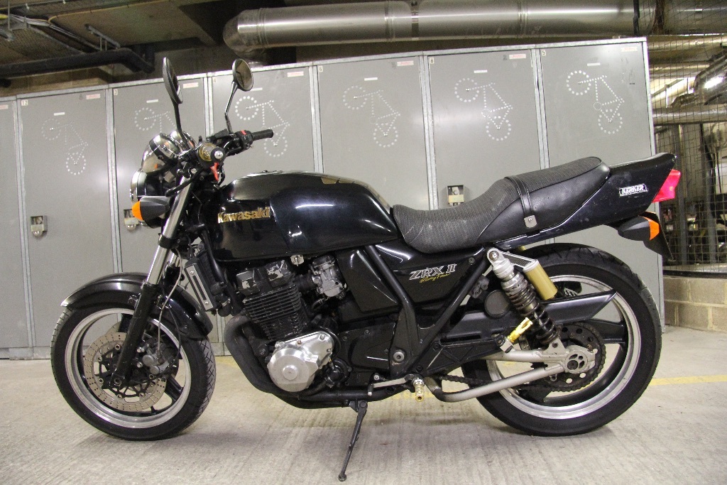 Kawasaki zrx 400 фото