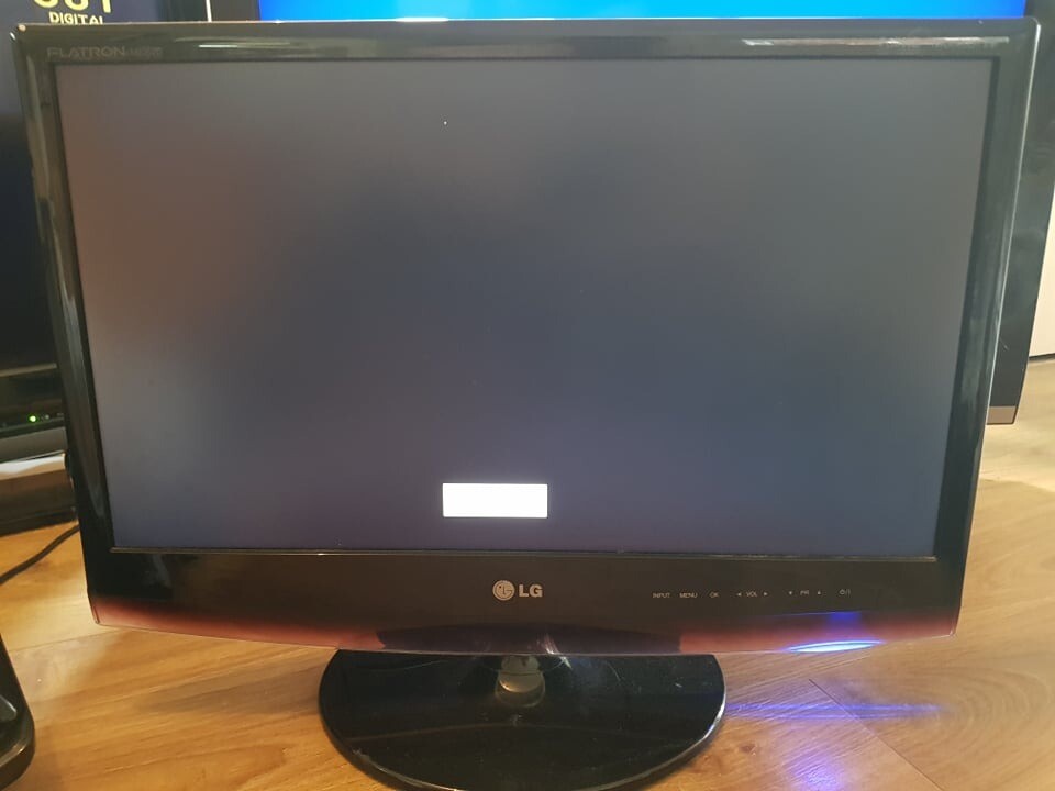 Flat screen Toshiba TV 17";& LG Flatron monitor 22"; - double deal or ...