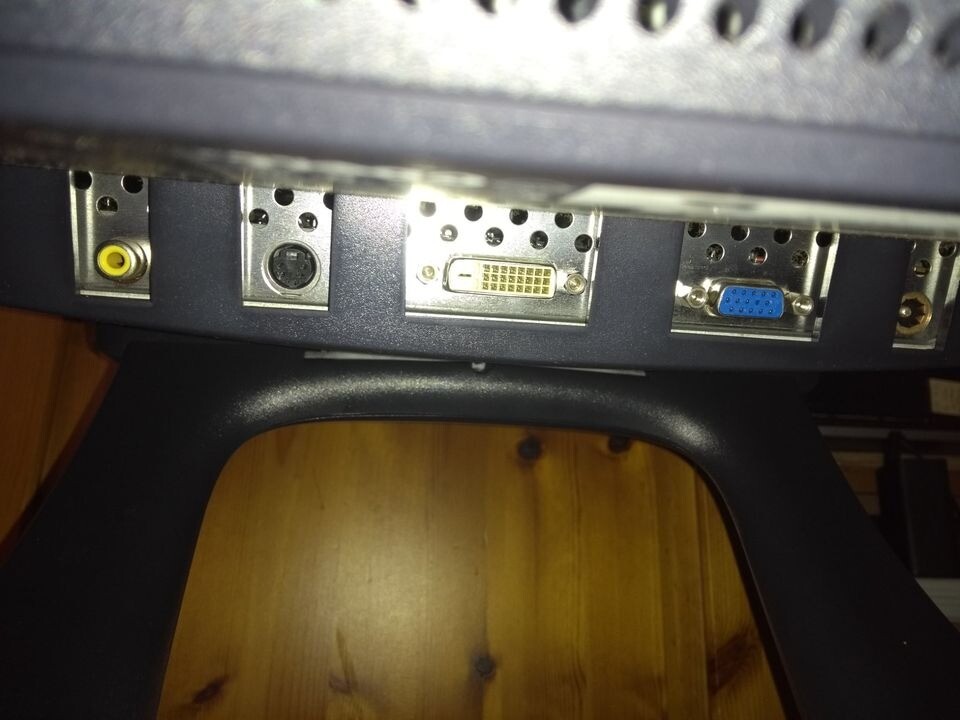 Old Dell 2000FP Monitor 2002 Make | in Ingol, Lancashire | Gumtree