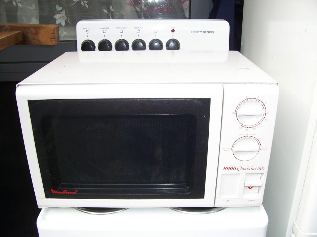 Moulinex Quickchef 600 Microwave 1000w | in Camden Town, London | Gumtree