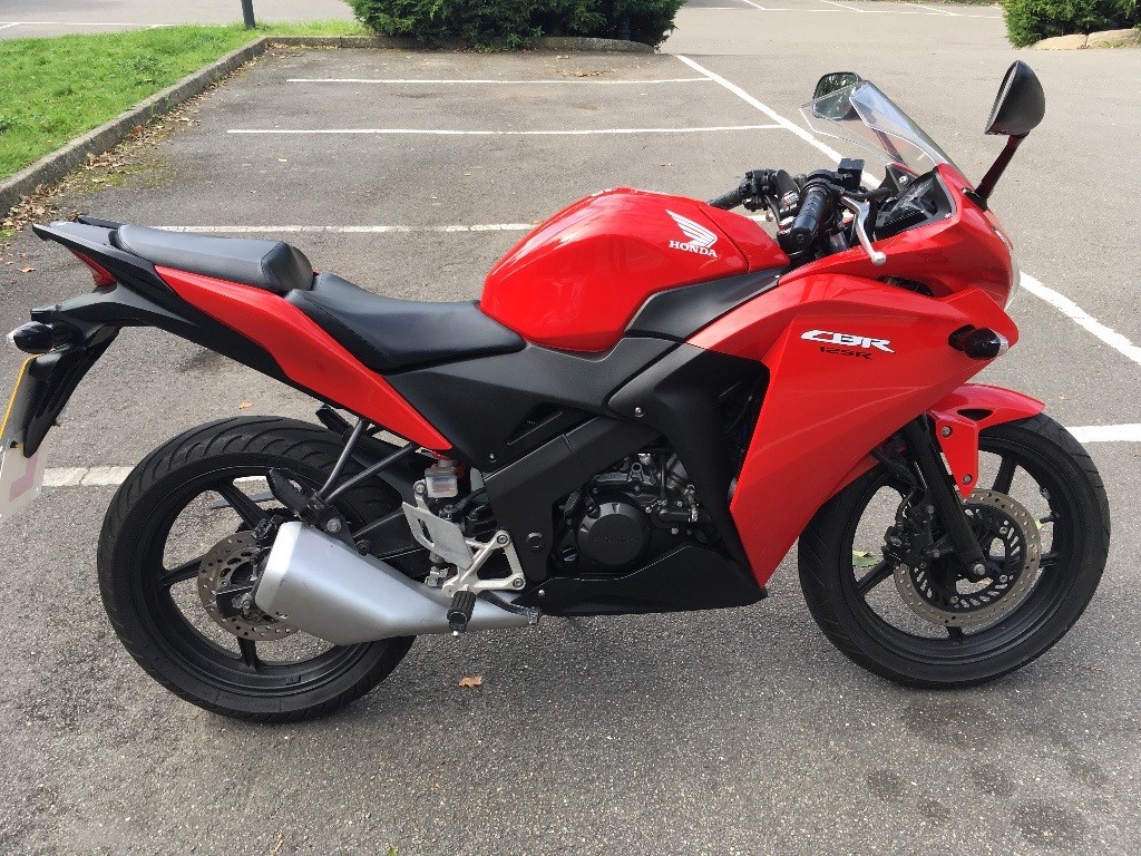 Honda 125 R - Great Sports & Commuter bike! | in Ashtead, Surrey | Gumtree
