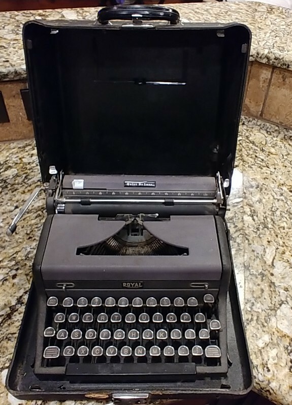 1958 Royal Quiet De Luxe on the Typewriter Database