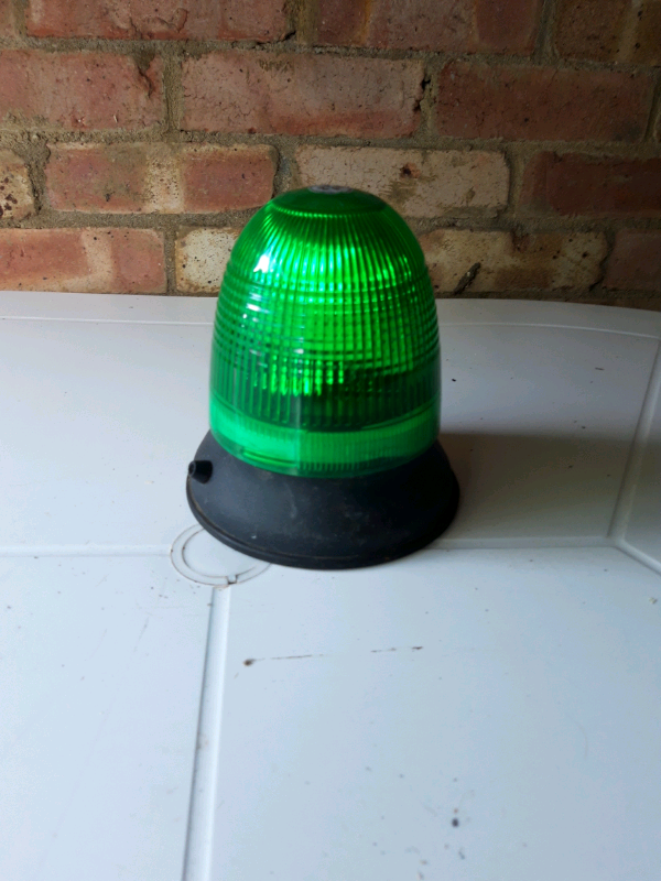 New Vision Alert magnetic Amber roof mounted beacon