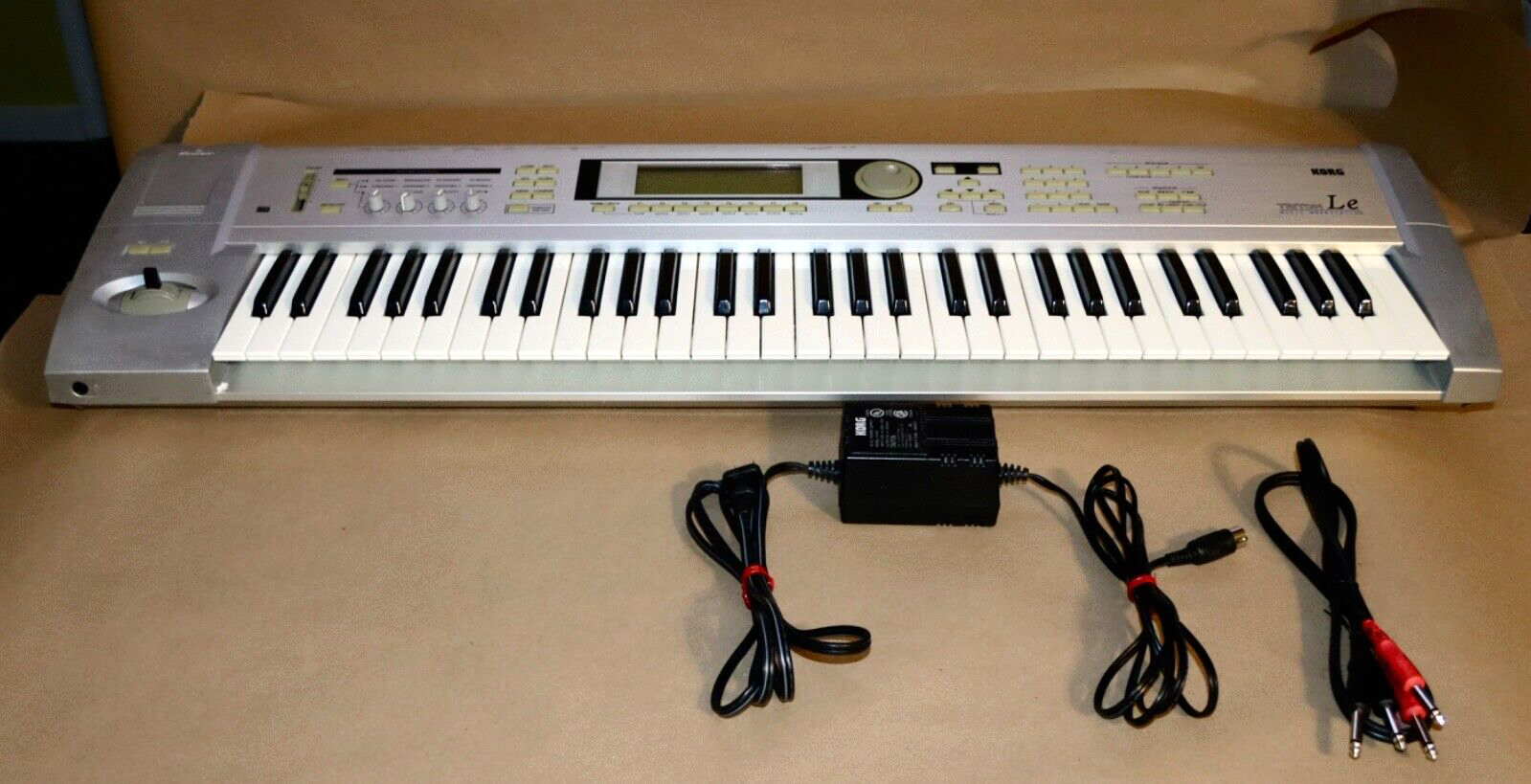 KORG TRITON Le 61-Key Music Workstation Keyboard Synthesizer ( Silver ...
