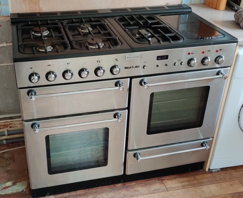 Tecnik Range Cooker (TKC110SS) for Collection Only (needs to be disco ...