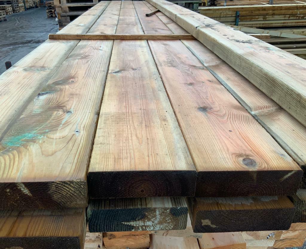 wooden-planks-timber-timber-6x2-4-8m-joists-in-burscough