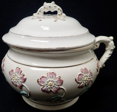 Chamber Pots - Antique Chamber Pot With Lid - Vatican