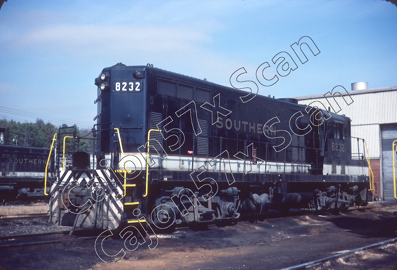 Original Slide- SOU Southern Rwy GP7 8232 At Birmingham, AL. 10/77のeBay公認海外通販｜セカイモン