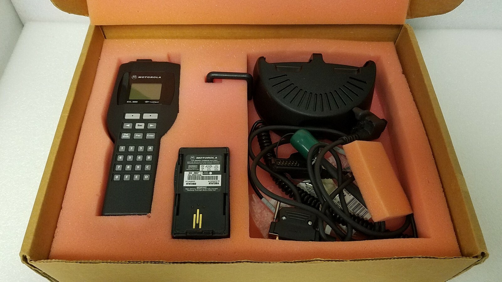 Motorola KVL 3000 T5795A + chargerのeBay公認海外通販｜セカイモン