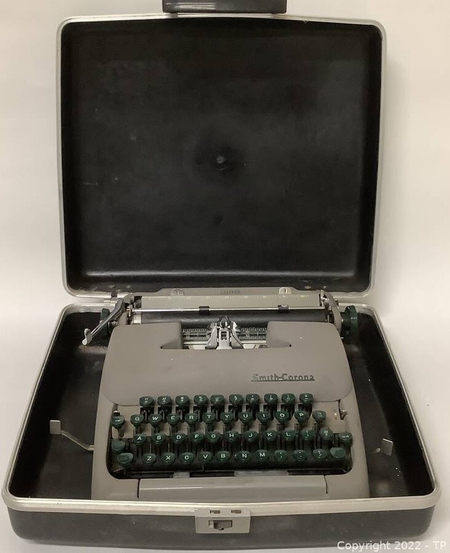 1968 Smith Corona Clipper on the Typewriter Database