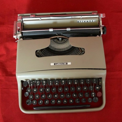 1955 Olivetti Lettera 22 on the Typewriter Database