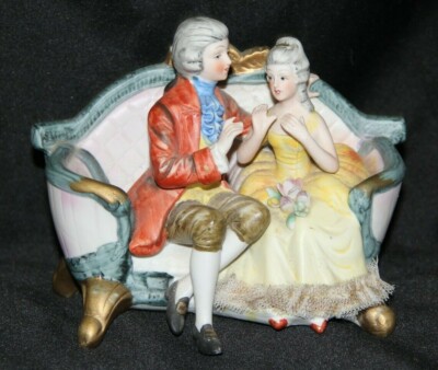 Figurines - Royal Crown - Vatican