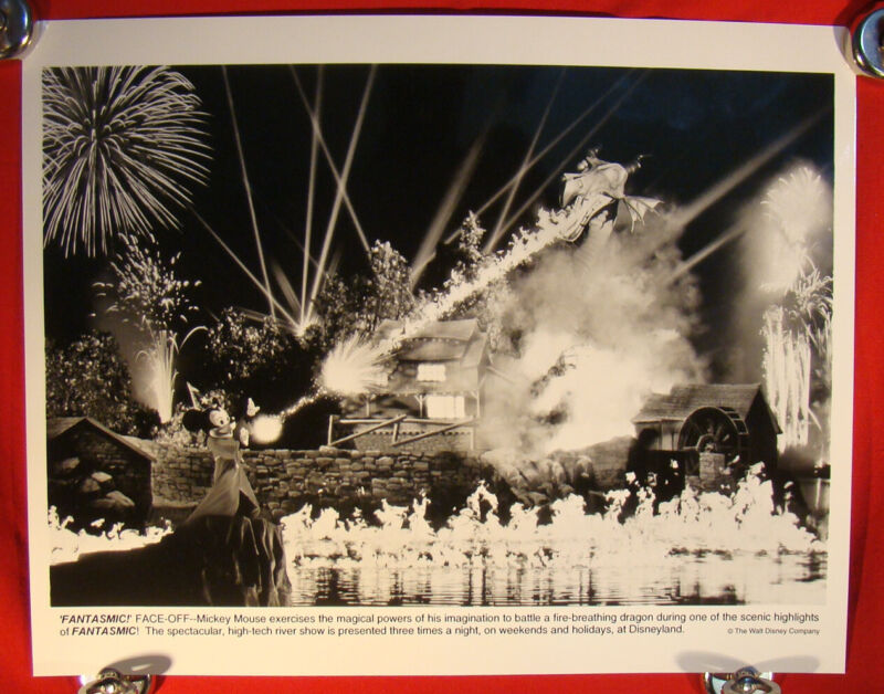 DISNEYLAND'S FANTASMIC 'FACE OFF' 8 X 10 B&W PUBLICITY DISNEYLAND'S FANTASMIC 'FACE OFF' 8 X 10 B&W PUBLICITY