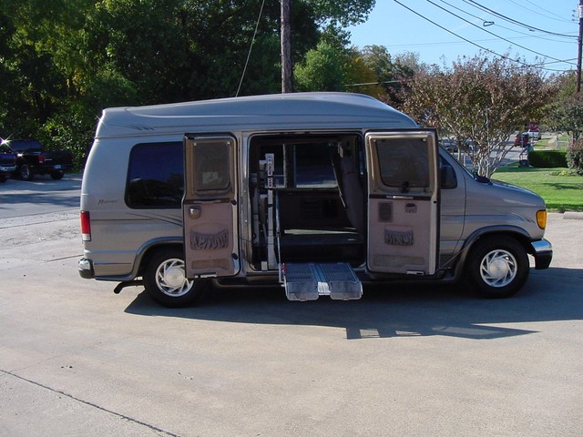 03 Ford E150 Regency Hightop Handicapped Wheelchair Lift Van 90 ...