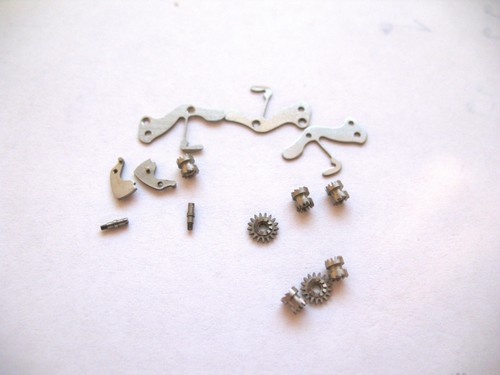 HELVETIA 82,82A,82B,82C,820 ASSORTED MOVEMENT PARTS,445,407,410,443 ...