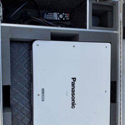 Panasonic PT-D5700 D5700U Projector 6000 LUMENS LOW LOW HOURS PROJECTOR ...