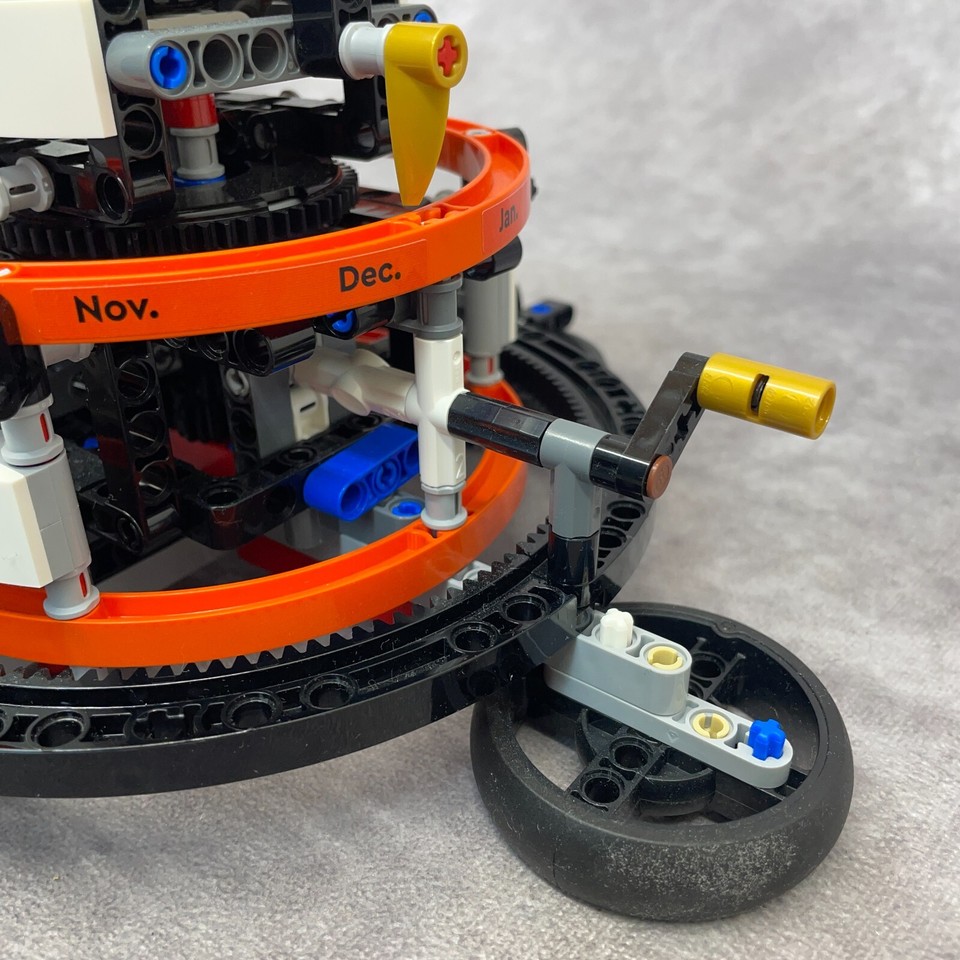 LEGO TECHNIC 42179 Planet Earth and Moon in Orbit set - See VIDEO Space ...