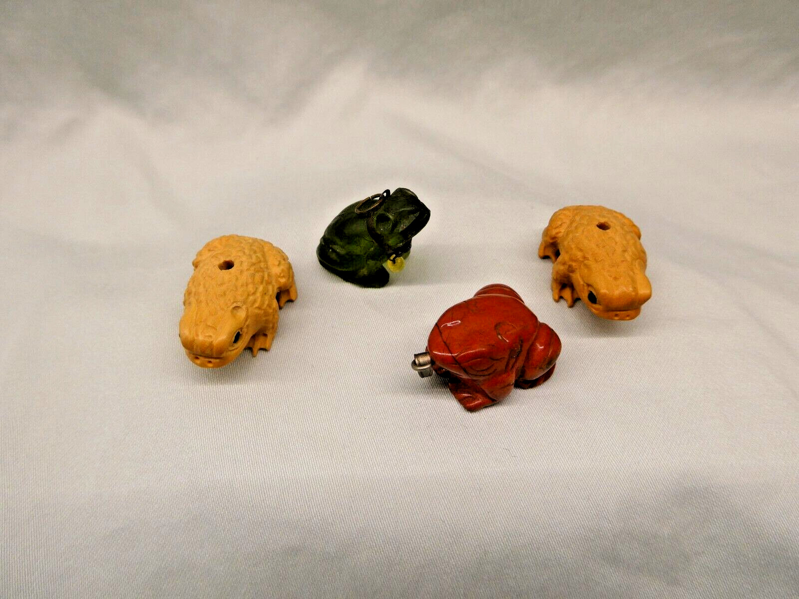 Antique/Vintage Frog Carved Pendant - Gem