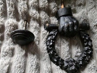 ORIGINAL GEORGIAN 19TH CENTURY ‘WELLINGTON’ CAST IRON FIST & LION DOOR ...